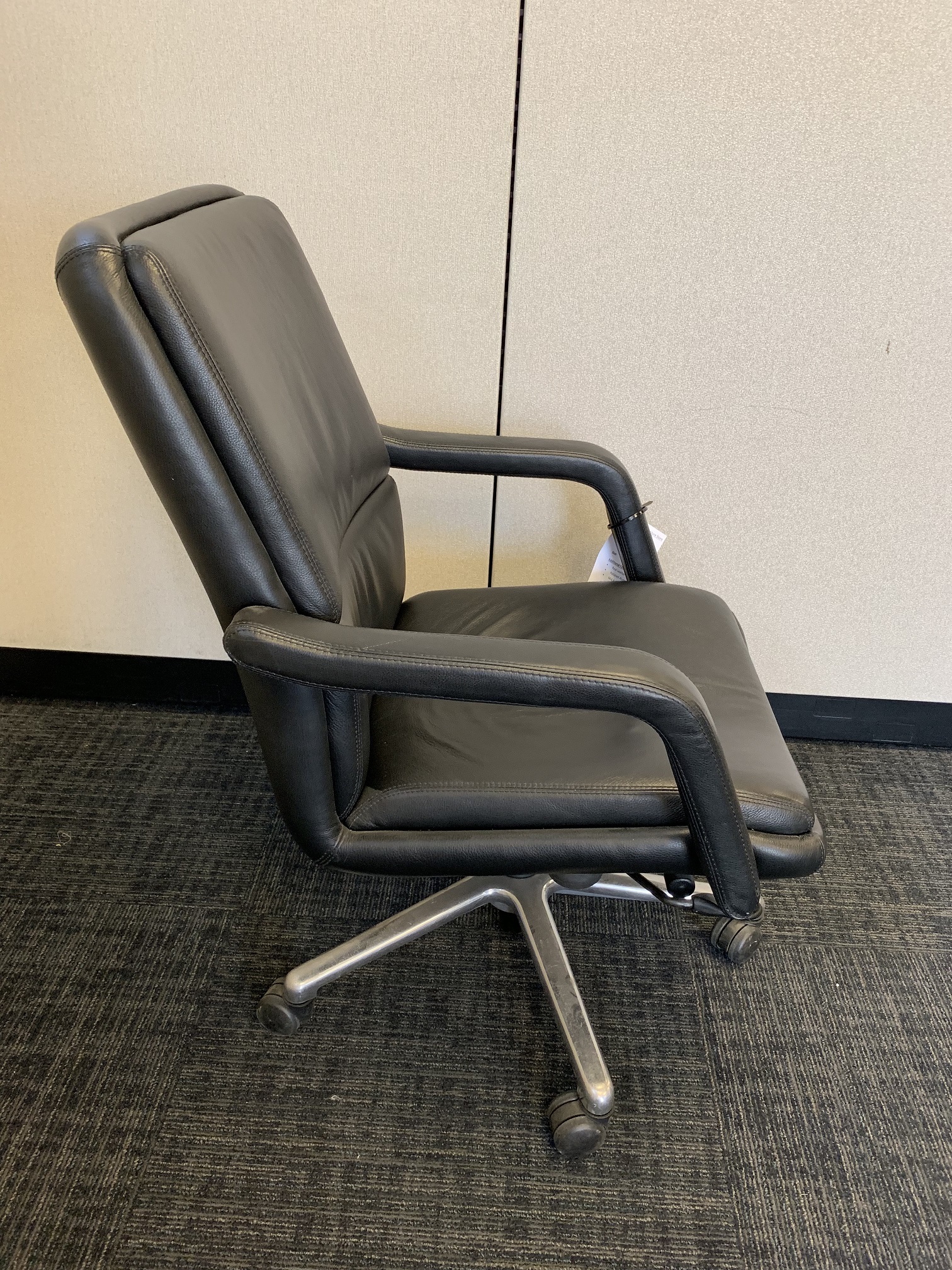 Keilhauer Format in Black Leather