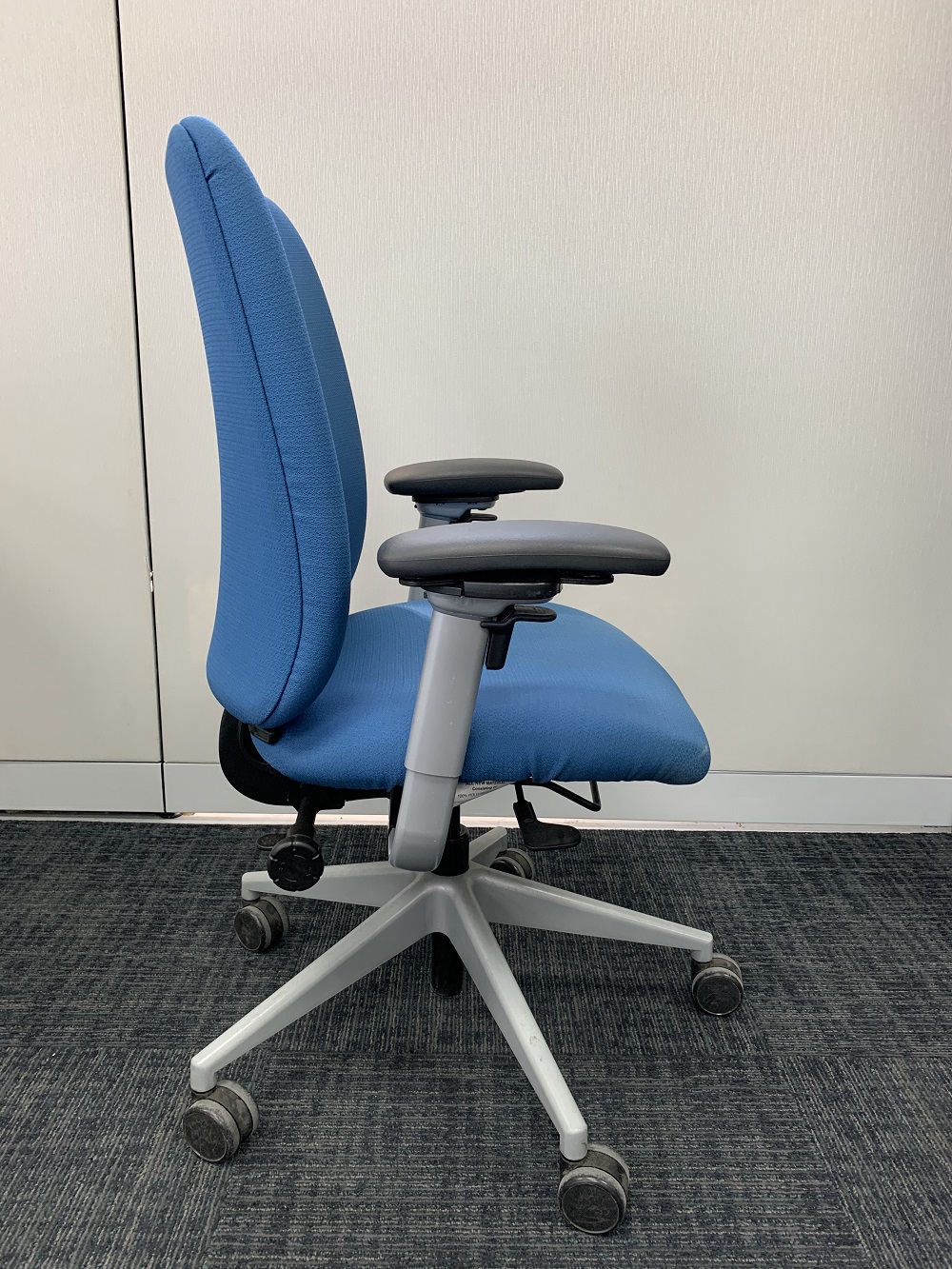 Steelcase Crew Task Chair in Blue With Platinum Base