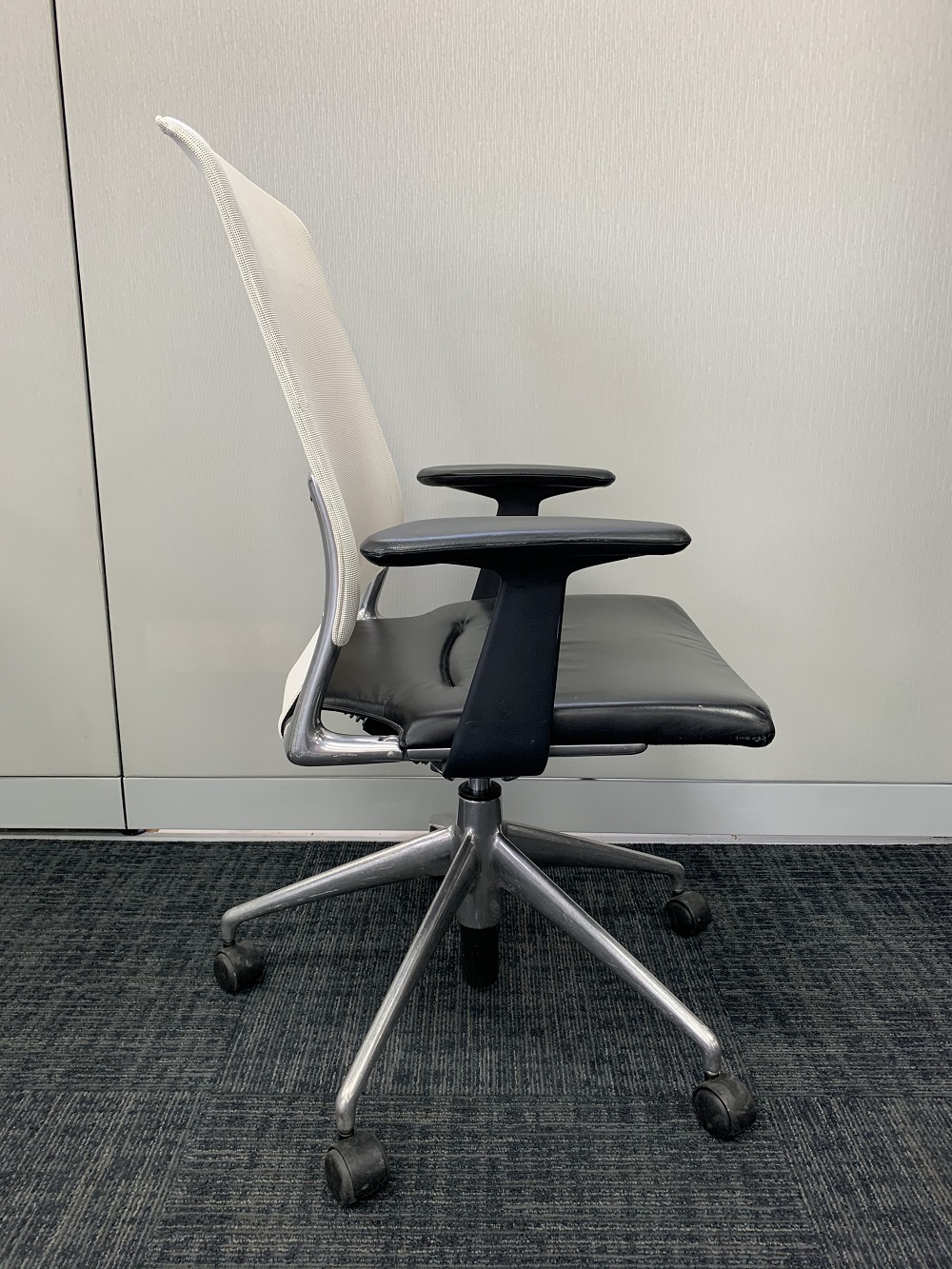 Vitra Meda with Nero Leather and Bianco Mesh Back