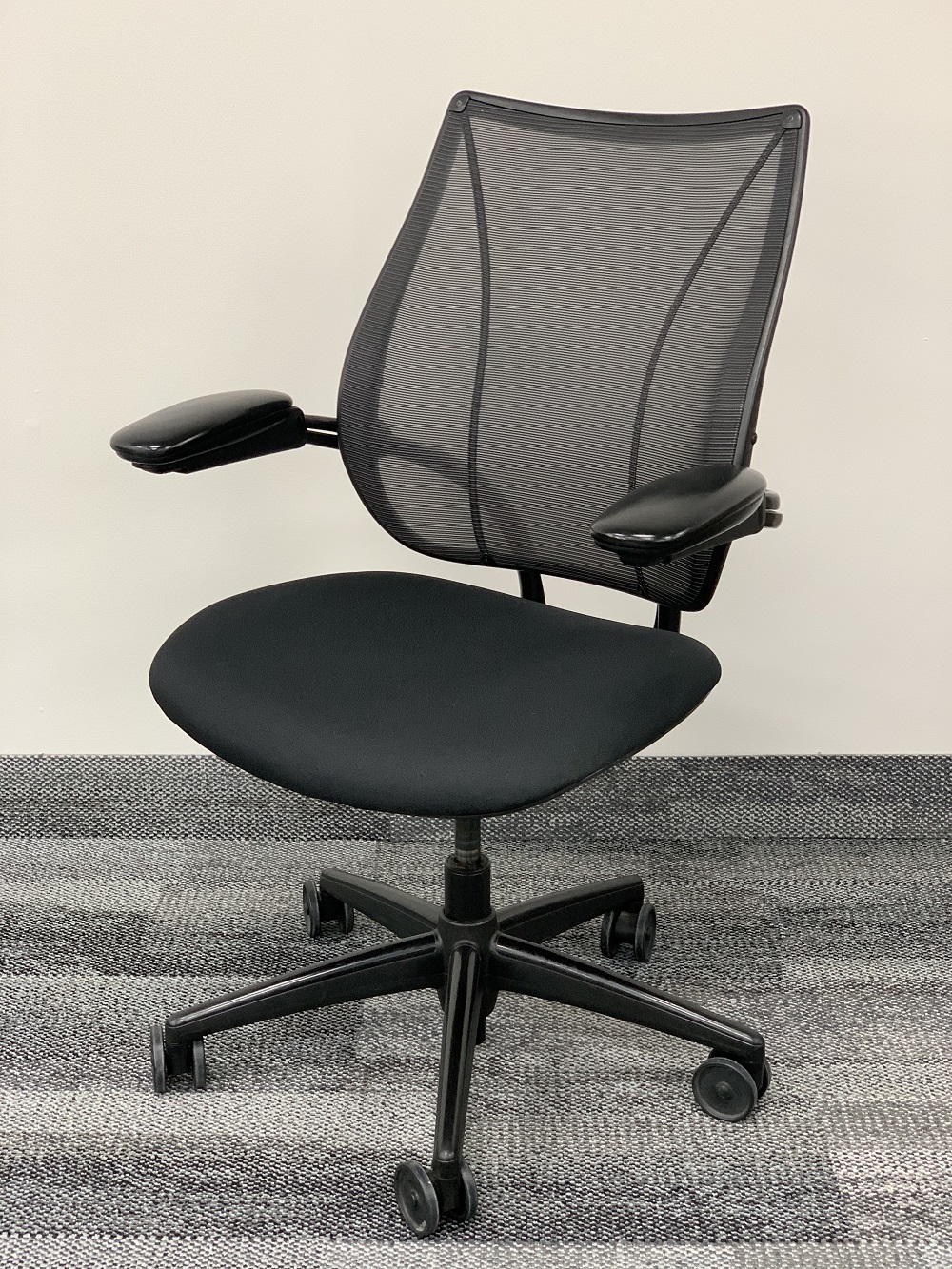 Humanscale Liberty in Black